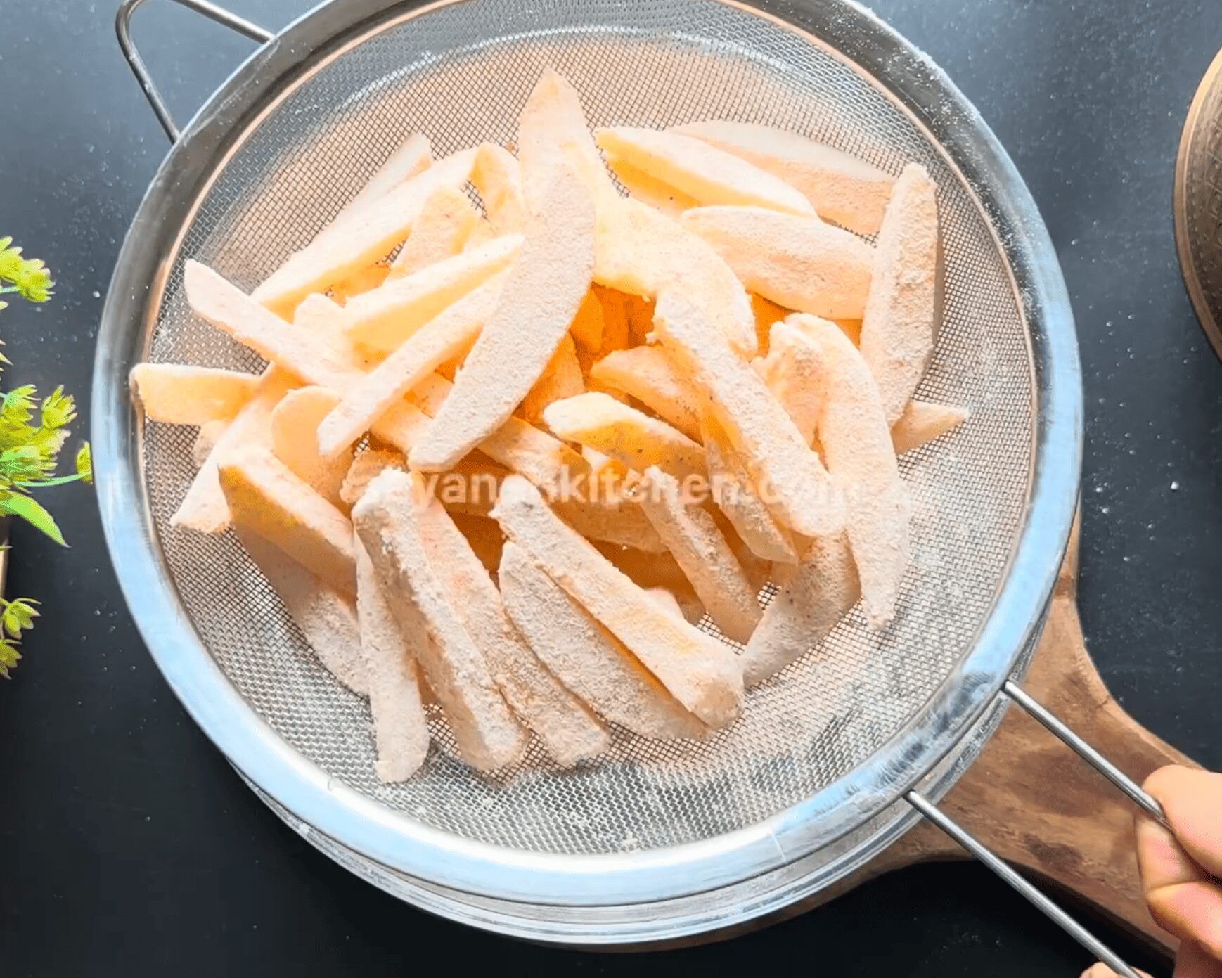 Crispy Chilli Potato Recipe | Aloo Chilli - Aayansh Kitchen