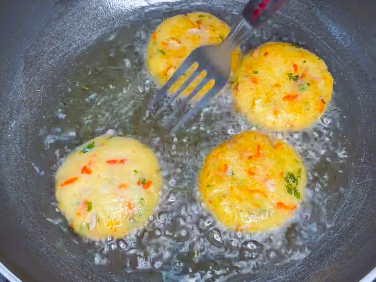 Suji Tikki | Suji Aloo Tikki Recipe - Aayansh Kitchen