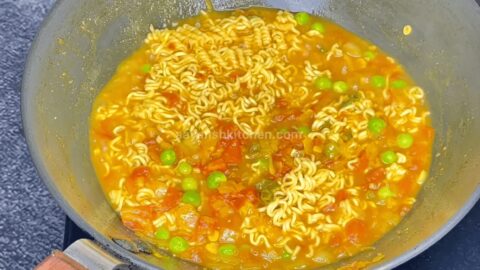 Masala Maggi Recipe | Vegetable Maggi Noodles - Aayansh Kitchen