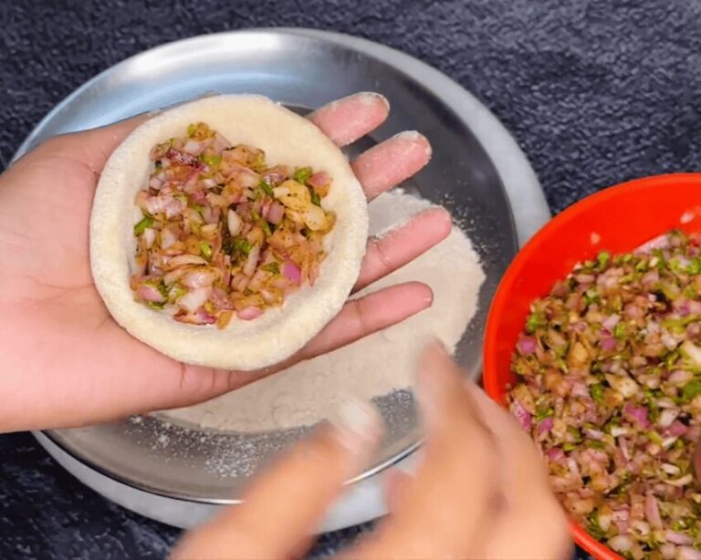 Pyaz Paratha Recipe | Onion Paratha - Aayansh Kitchen